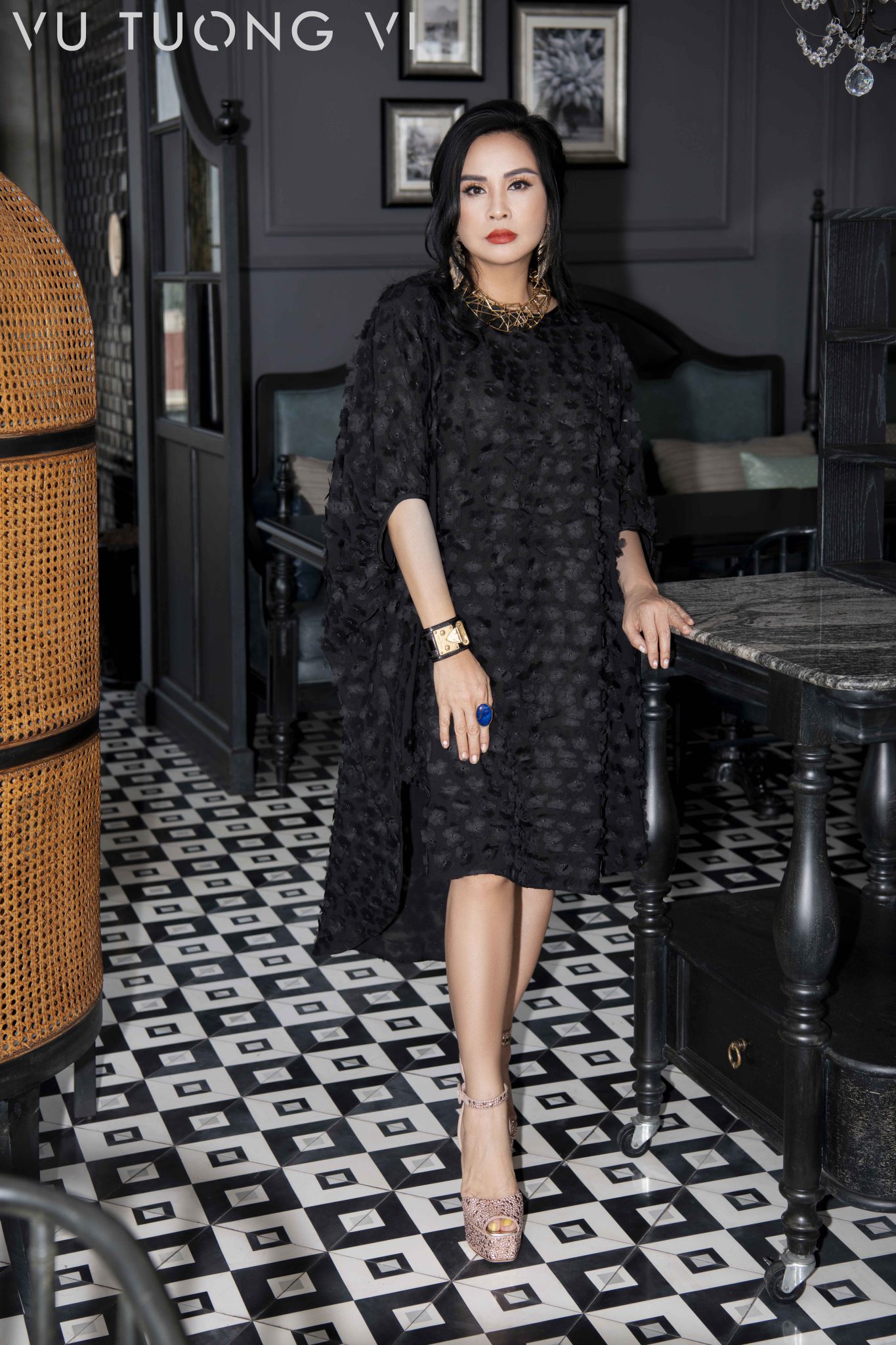 Thanh Lam khoe sắc với loạt váy suông giấu dáng - Vrosa | Vrosa